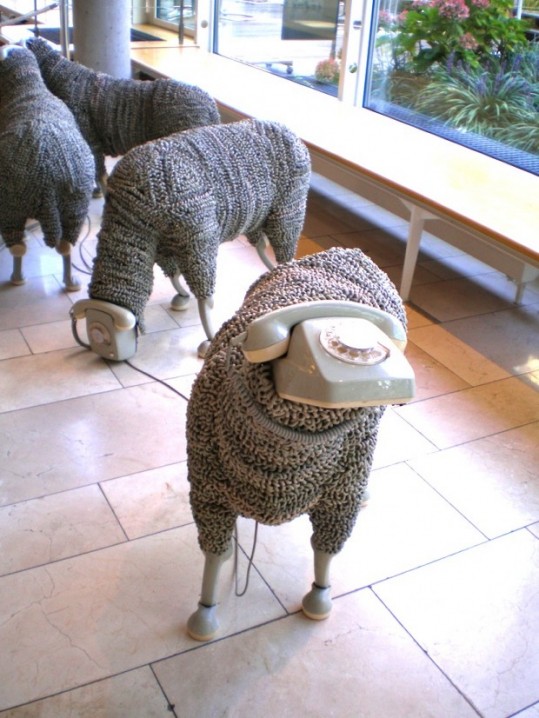 Jean-Luc Cornec: Des moutons recyclés avec de la laine - ART ET ...