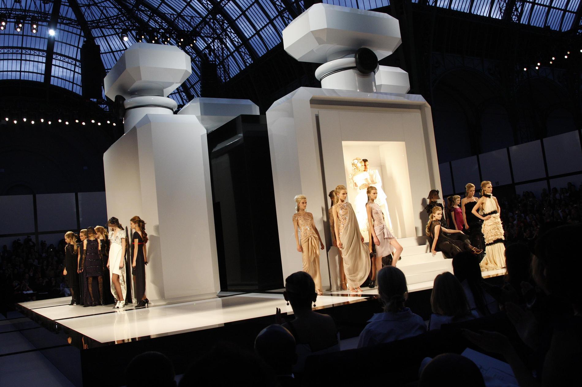 Les décors les plus spectaculaires des défilés Chanel par Karl Lagerfeld