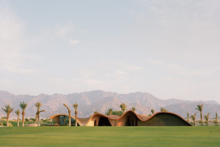 Ayla Golf Club sous formes de dunes d'Aqaba par Oppenheim Architecture